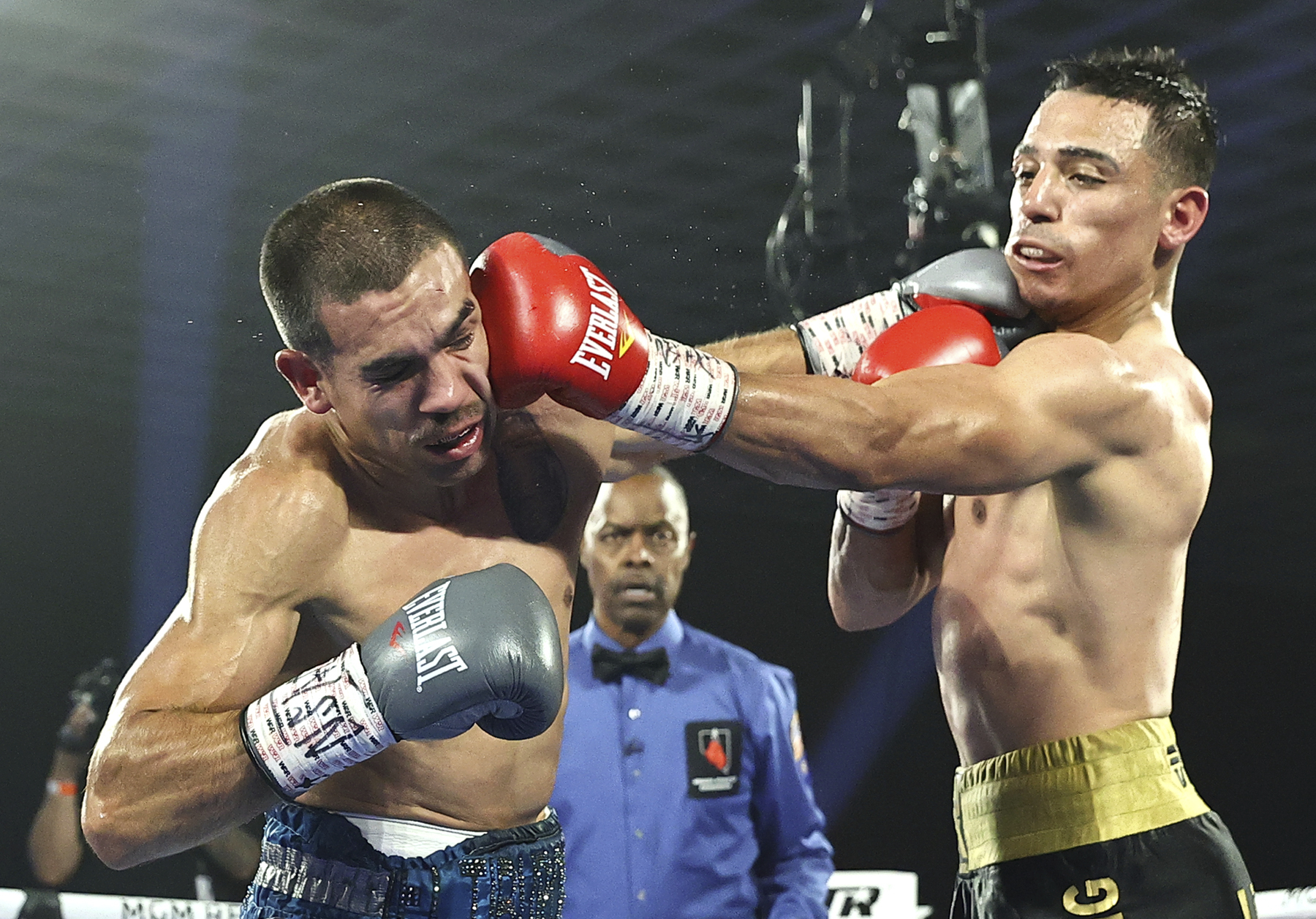 LUIS LÓPEZ DA LA SORPRESA Y DERROTA A ANDY VENCES - EL VIRUS DEL BOXEO